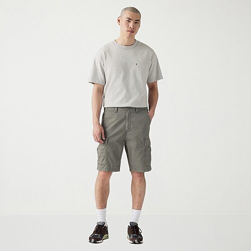 Click here for Levis Mens Carrier 9.5 Cargo Shorts - Gray prices