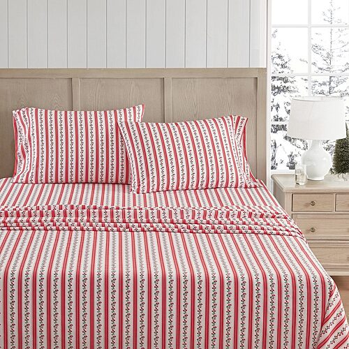 Click here for Martha Stewart Rose Ribbon Sheet Set prices