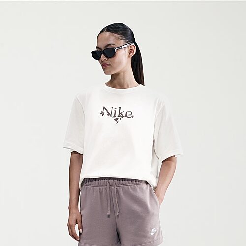 Click here for Nike Womens Vine Boxy T-Shirt  X-large  White prices