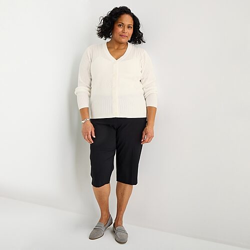 Click here for Liz Claiborne Lisa Womens Plus Straight Capri Pant... prices