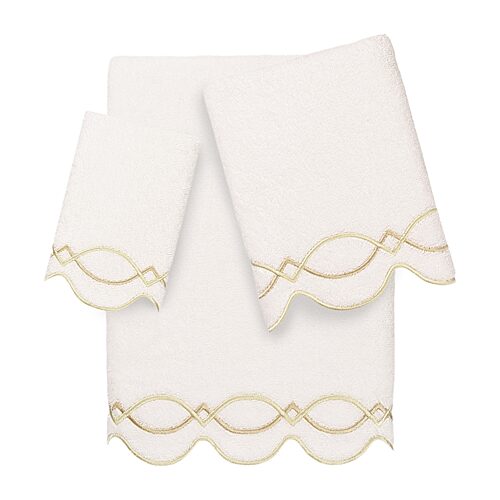 Click here for Linum Home Textiles Diamond Chain Scallop 3-pc. Qu... prices