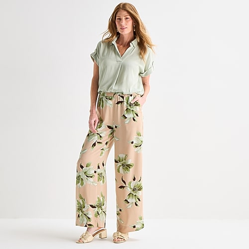 Click here for Liz Claiborne Womens Straight Mid Rise Pull-On Pan... prices