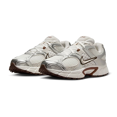 Click here for Nike V5 RNR Womens Sneakers  6 Medium  White prices