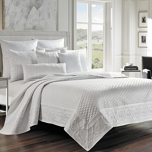 Click here for J. Queen New York Lyndon Quilt prices