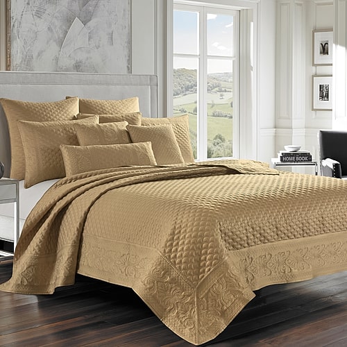 Click here for J. Queen New York Lyndon Quilt prices