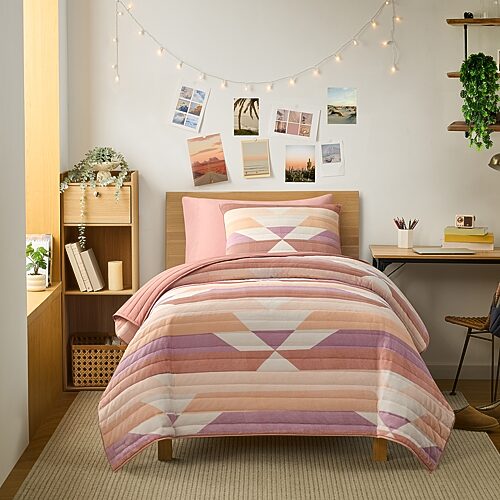 Click here for Bearpaw Connor Coco Flannel Reversible Quilt Set... prices