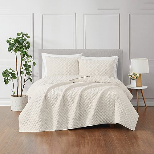 Click here for Royal Velvet Diamond Velvet 3pc. Quilt Set prices