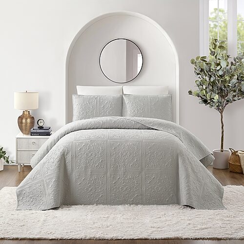 Click here for Modern Heirloom Solid Stitch 3-pc. Bedspread Set... prices