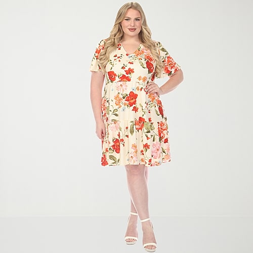 Click here for White Mark Plus Size V-Neck Tropical Flower Short... prices