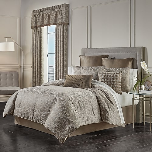 Click here for J Queen New York Cracked Ice 4-Pc. Comforter Set... prices
