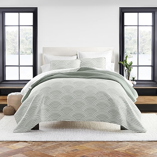 Click here for Casual Comfort Scallop Reversible Quilt Set  One S... prices