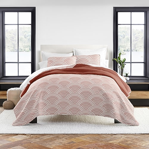 Click here for Casual Comfort Scallop Reversible Quilt Set  One S... prices