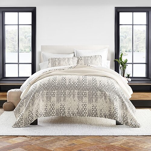 Ienjoy Home Distressed Aztec Reversible Lightweight Quilt Sets