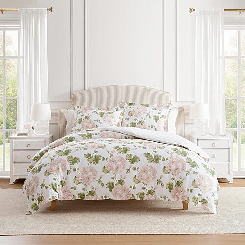 Click here for Martha Stewart Geranium Bloom Easy Care Duvet Cove... prices