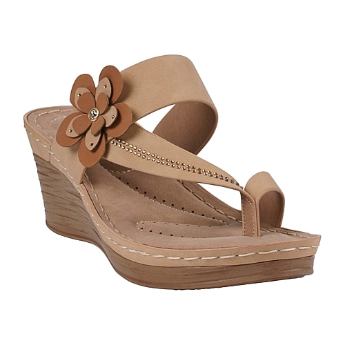 Click here for GC Shoes Womens Taryn Floral Toe-Loop Wedge Sandal... prices