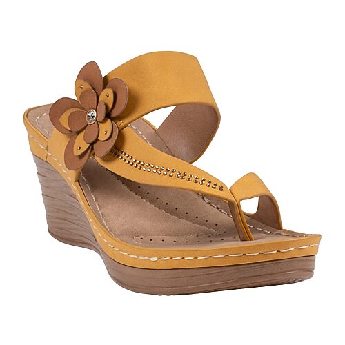 Click here for GC Shoes Womens Taryn Floral Toe-Loop Wedge Sandal... prices