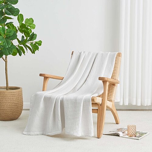 Click here for Patina Vie Maison Cotton Waffle Weave Washable Rev... prices