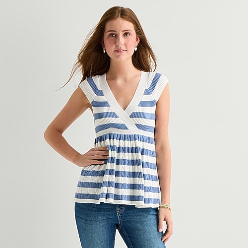 Click here for Arizona Womens Juniors V Neck Short Sleeve Babydol... prices