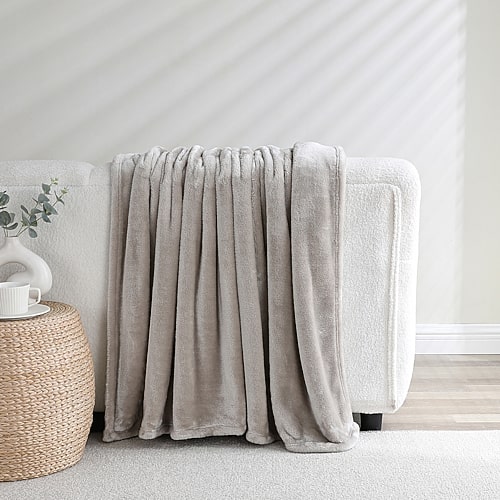 Click here for Ellora Plush Heavyweight Throw  One Size  Gray prices