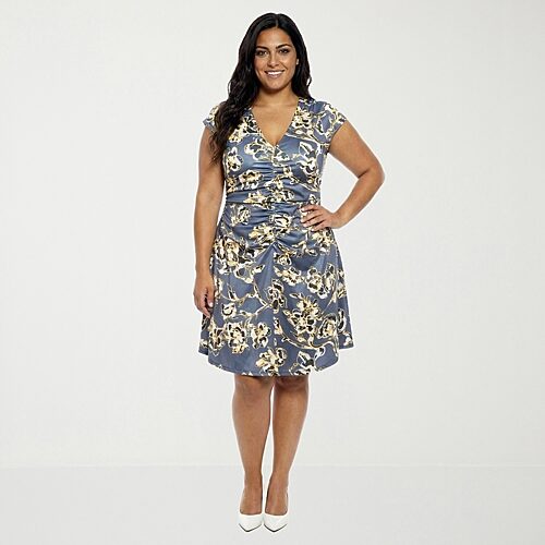 Click here for 24seven Comfort Apparel Plus Size Floral V-Neck Ru... prices