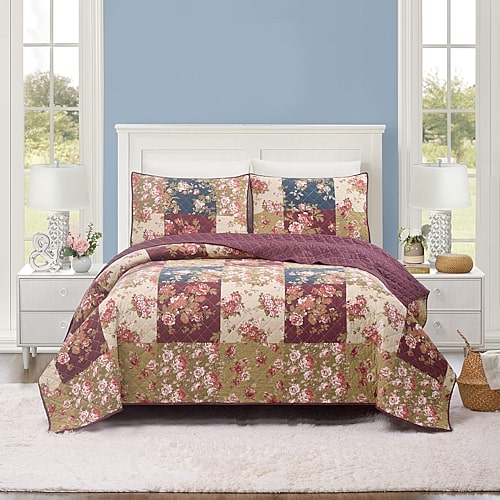 Modern Heirloom Germaine Quilt Set  One Size  Red