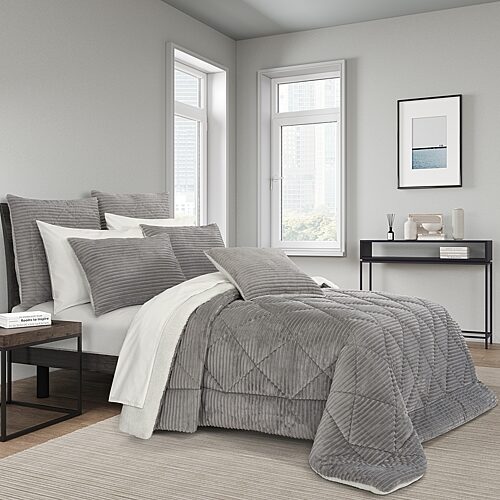 Click here for J Queen New York Everett Plush 3-Pc. Comforter Set... prices