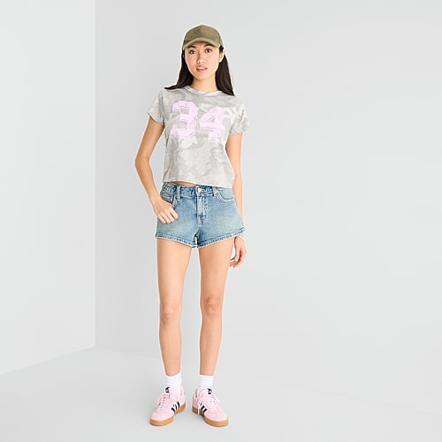 Click here for Arizona Womens 2 1/2 Mid Rise Juniors Denim Short... prices