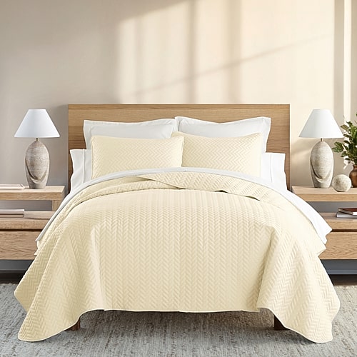 Click here for ienjoy Home Herringbone Lightweight Quilted Coverl... prices