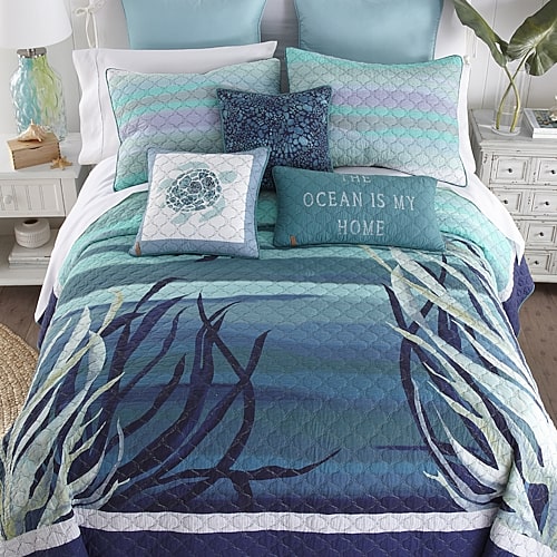 Click here for Donna Sharp Summer Surf Quilt  One Size  Blue prices