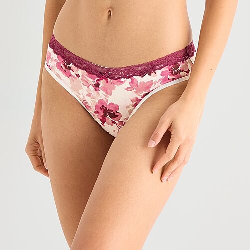 Click here for Ambrielle Cotton Bikini Panty  Xx-large  Red prices