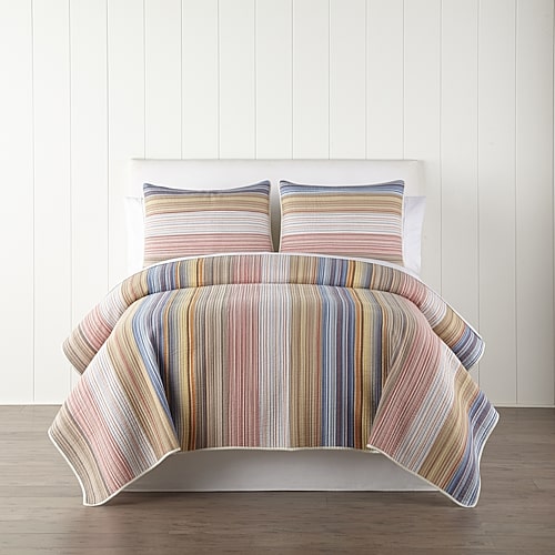 Click here for Hudson & Main Casen Stripes Quilt  One Size  Red prices