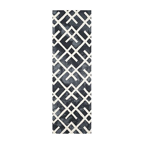 Click here for Safavieh Dip Dye Collection Earleen Geometric Runn... prices