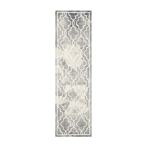Click here for Safavieh Dip Dye Collection Jalen Geometric Runner... prices