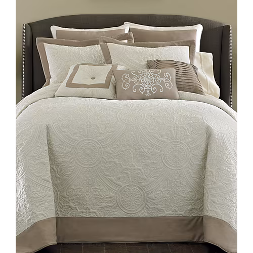 Click here for Vue Bensonhurst Bedspread  One Size  White prices