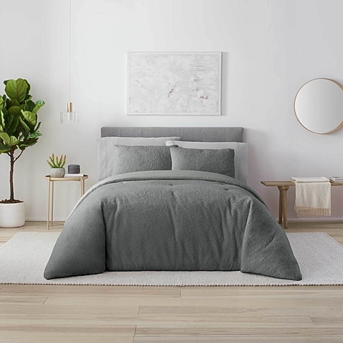 Vellux Cloud Midweight Comforter Set  One Size  Black