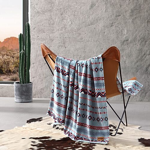 Click here for Wrangler Diamond Trail Plush Fleece Reversible Thr... prices