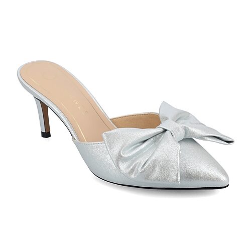 Click here for Journee Collection Tiarra Womens Pointed Closed To... prices