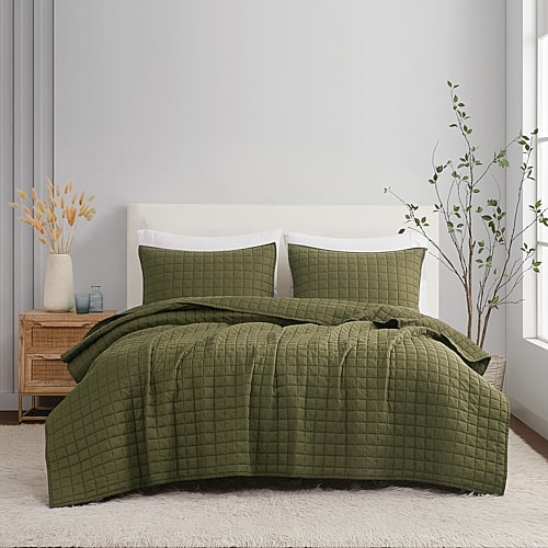 Click here for Brooklyn Loom Solid 100 Linen 3pc. Quilt Set prices
