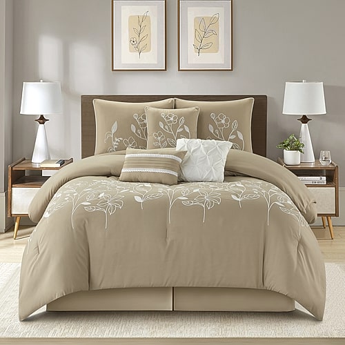 Click here for Stratford Park Safina Floral 7-Pc. Comforter Set... prices