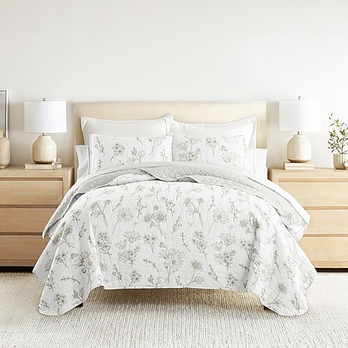Click here for Soft Essentials Ultra-Soft Blooming Daisy Reversib... prices