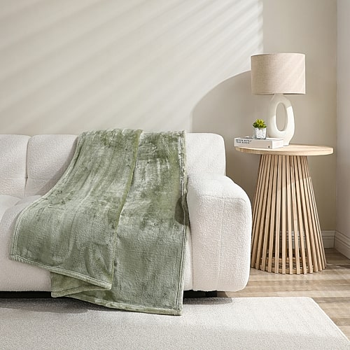 Click here for Ellora Plush Heavyweight Throw  One Size  Green prices