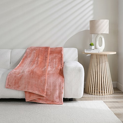 Ellora Plush Heavyweight Throw  One Size  Pink