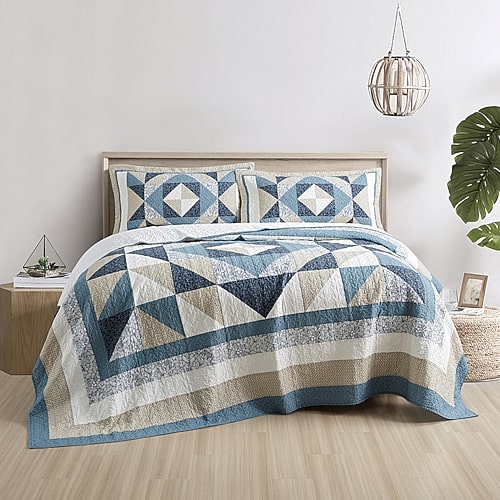 Click here for Laurel Manor Lianna Patchwork Quilt  One Size  Blu... prices