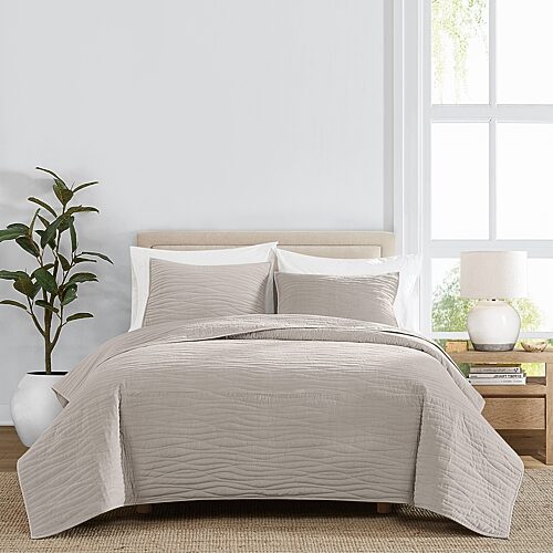 Click here for Royal Velvet Wavy Cotton Velvet 3pc. Quilt Set prices