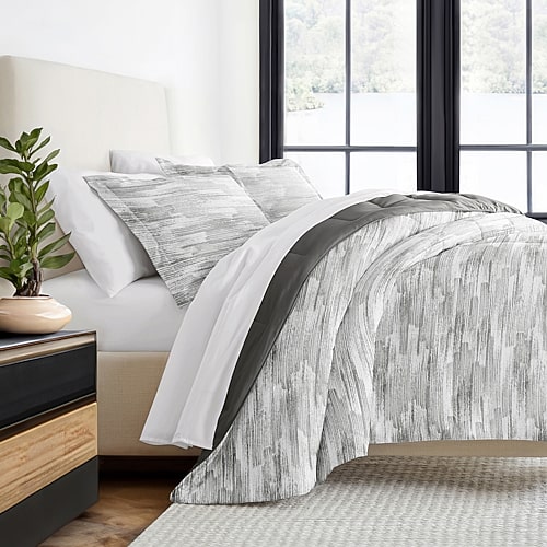 ienjoy Home Textured Stripe 2-Piece Comforter Set  Twin/Twin Xl - Gray