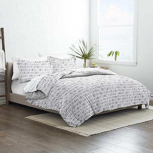 Click here for Ienjoy Home Moonlight Stars Reversible Comforter S... prices