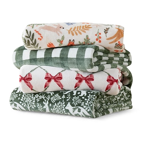 Click here for Martha Stewart Holiday Woodland Throw prices