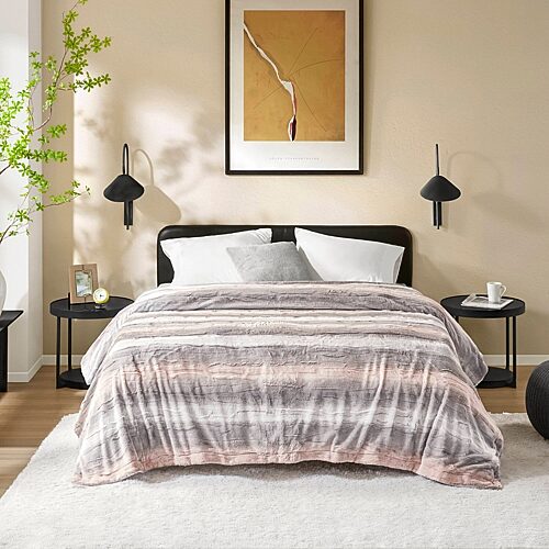 Click here for Madison Park Zuri Faux Fur Blanket prices