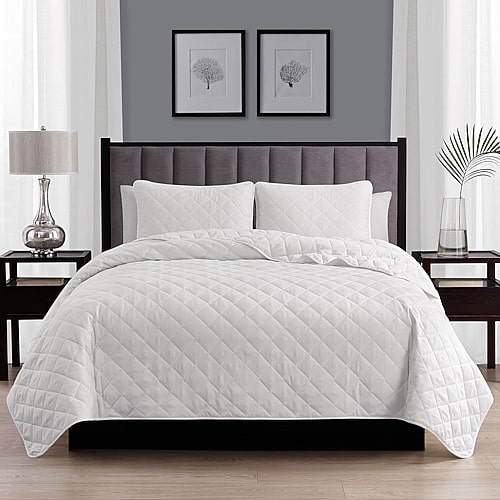 Click here for Swift Home Lightweight Diamond Stitched 3-Piece Qu... prices
