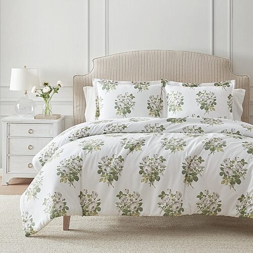 Click here for Martha Stewart Eloise Floral Duvet Set prices
